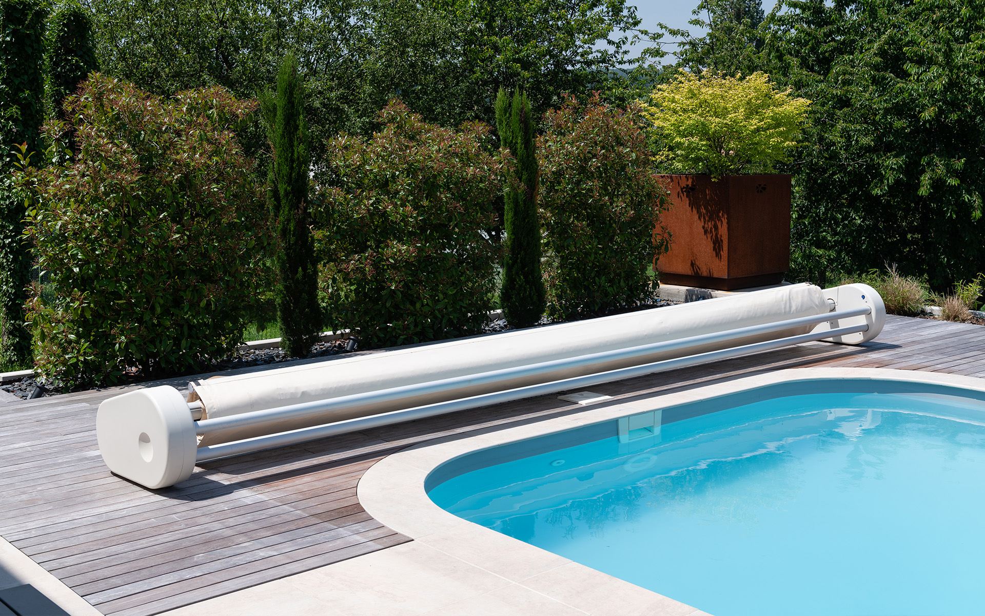 Enrouleur-dérouleur automatique couverture piscine | Piscines Waterair