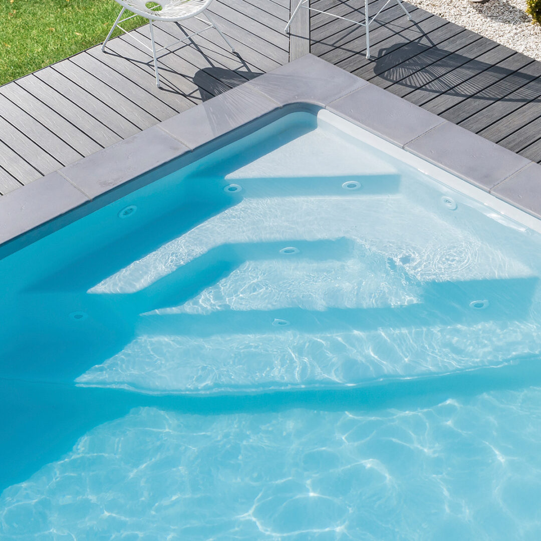 Découvrez nos escaliers pour piscine | Piscines Waterair
