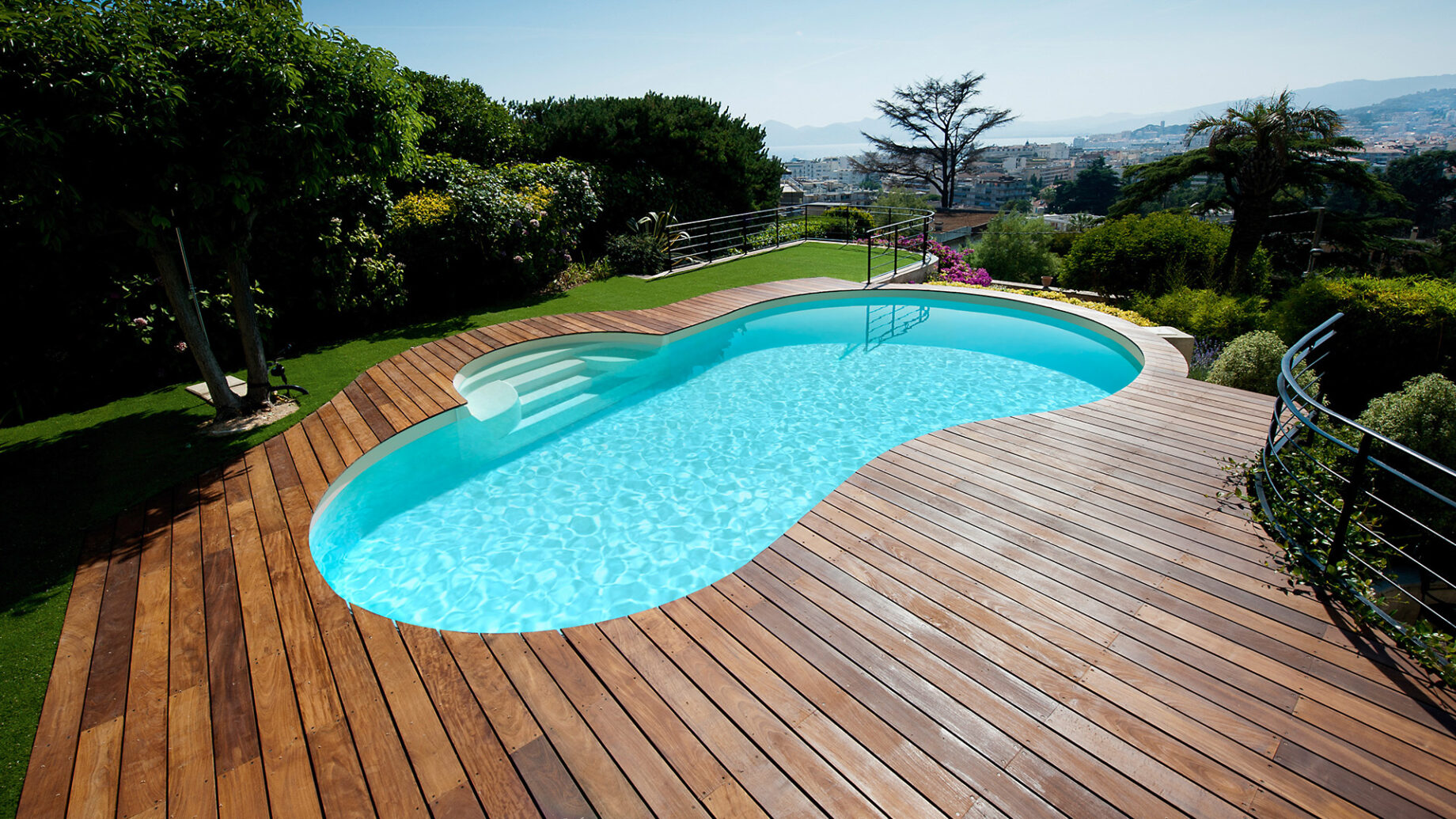 The infinity pool: the ultimate luxury pool | Waterair Swimming Pools