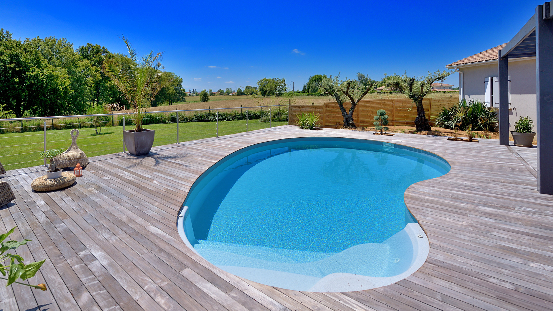 Piscina de ocio: ¿qué piscina elegir para el relax y el bienestar ...